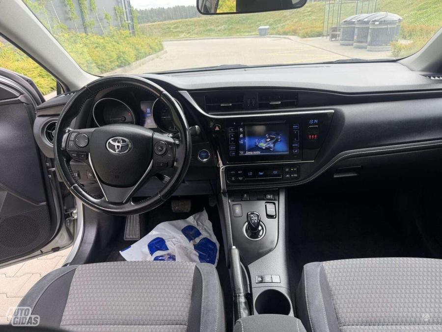 Toyota Auris 2017 Viļņa, ar dzinēja tilpumu 1.80 L un nobraukumu 128 tūkst. km par 14250 €, foto 24 vietnē AUTOMOTO.COM.LV