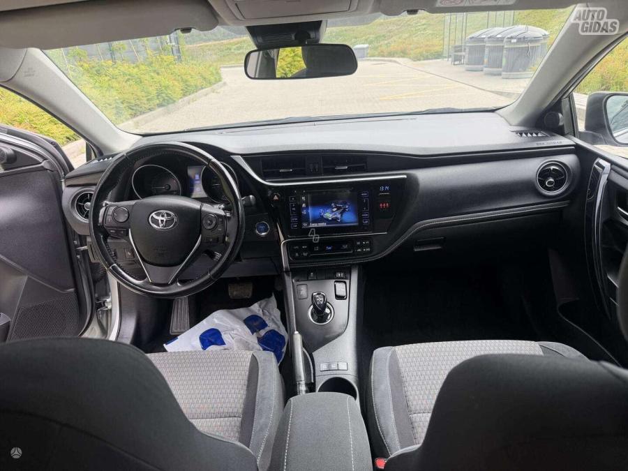Toyota Auris 2017 in Vilnius, with an engine capacity of 1.80 L and mileage of 128 thousand km for 13950 €, photo 23 on AUTOMOTO.COM.LV