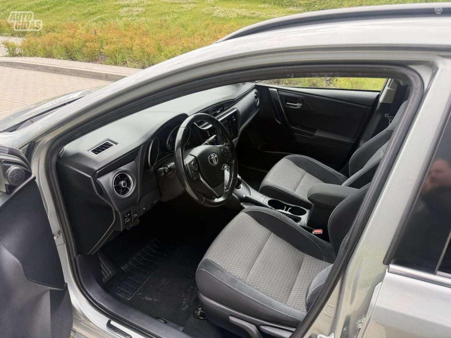 Toyota Auris 2017 in Vilnius, with an engine capacity of 1.80 L and mileage of 128 thousand km for 13950 €, photo 32 on AUTOMOTO.COM.LV