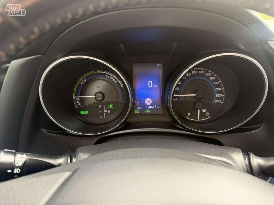 Toyota Auris 2017 in Vilnius, with an engine capacity of 1.80 L and mileage of 128 thousand km for 13950 €, photo 37 on AUTOMOTO.COM.LV