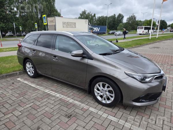Toyota Auris 2018 in Riga, with an engine capacity of 1.60 L and mileage of 138 thousand km for 10500 €, photo 1 on AUTOMOTO.COM.LV