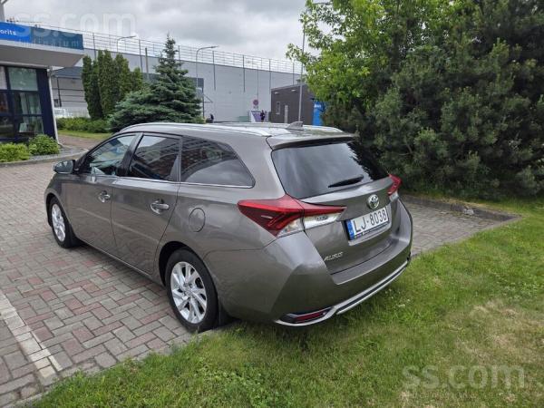 Toyota Auris 2018 in Riga, with an engine capacity of 1.60 L and mileage of 138 thousand km for 10500 €, photo 3 on AUTOMOTO.COM.LV