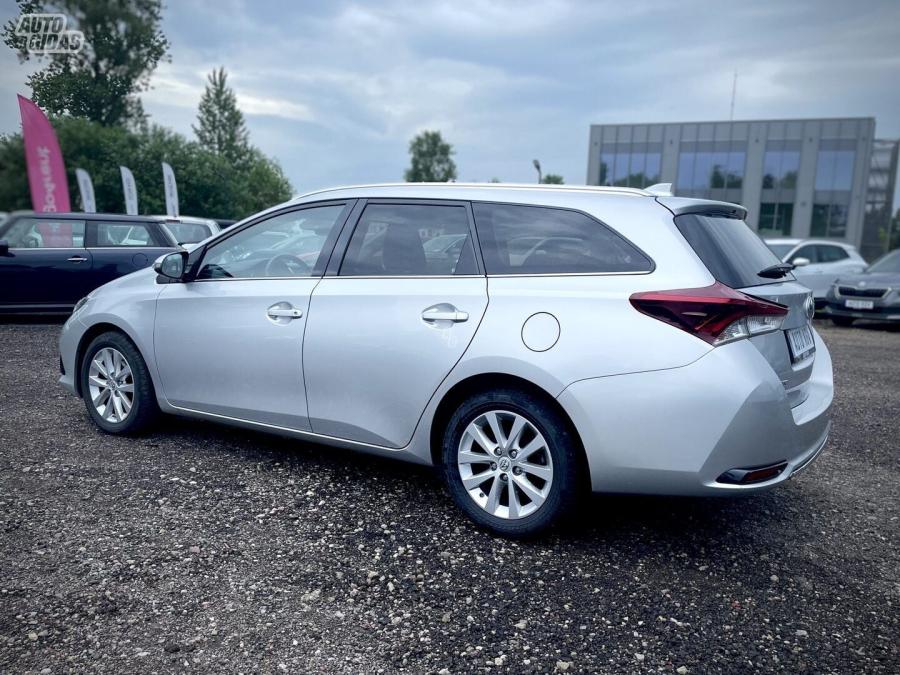 Toyota Auris 2018 in Vilnius, with an engine capacity of 1.60 L and mileage of 127 thousand km for 13999 €, photo 3 on AUTOMOTO.COM.LV