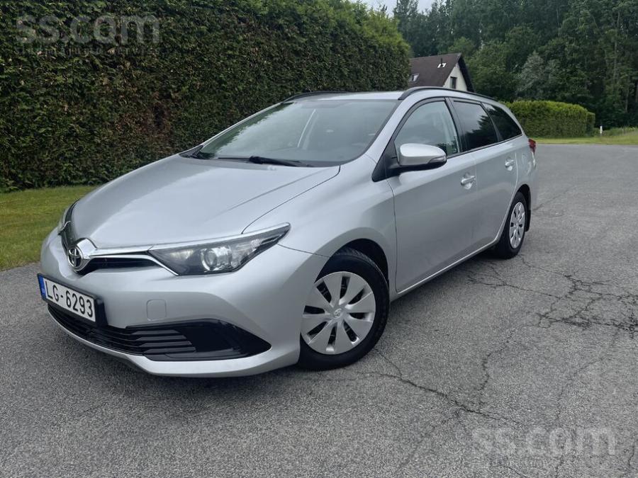 Toyota Auris 2018 in Riga, with an engine capacity of 1.40 L and mileage of 171 thousand km for 6950 €, photo 1 on AUTOMOTO.COM.LV