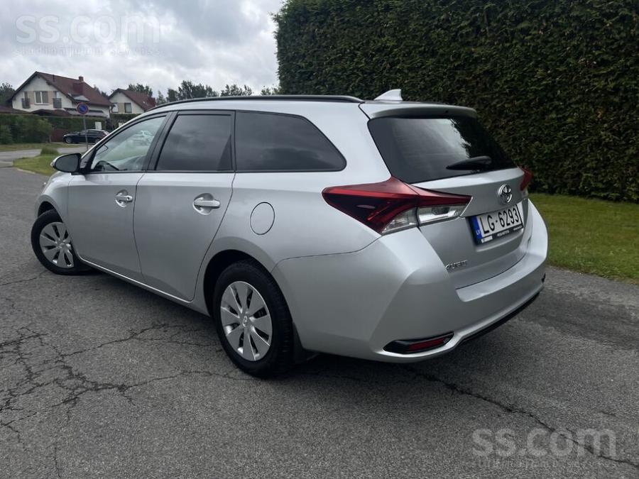 Toyota Auris 2018 in Riga, with an engine capacity of 1.40 L and mileage of 171 thousand km for 6950 €, photo 3 on AUTOMOTO.COM.LV