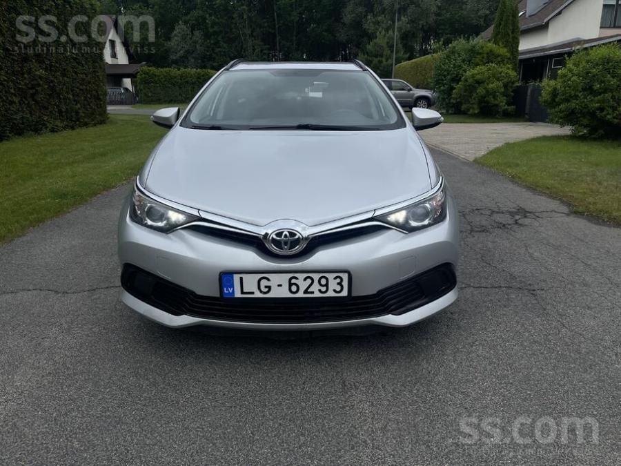 Toyota Auris 2018 in Riga, with an engine capacity of 1.40 L and mileage of 171 thousand km for 6950 €, photo 6 on AUTOMOTO.COM.LV