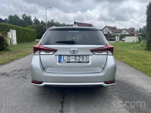 Toyota Auris 2018 in Riga, with an engine capacity of 1.40 L and mileage of 171 thousand km for 6950 €, photo 7 on AUTOMOTO.COM.LV