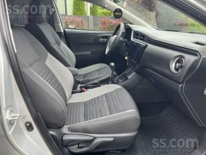 Toyota Auris 2018 in Riga, with an engine capacity of 1.40 L and mileage of 171 thousand km for 6950 €, photo 10 on AUTOMOTO.COM.LV