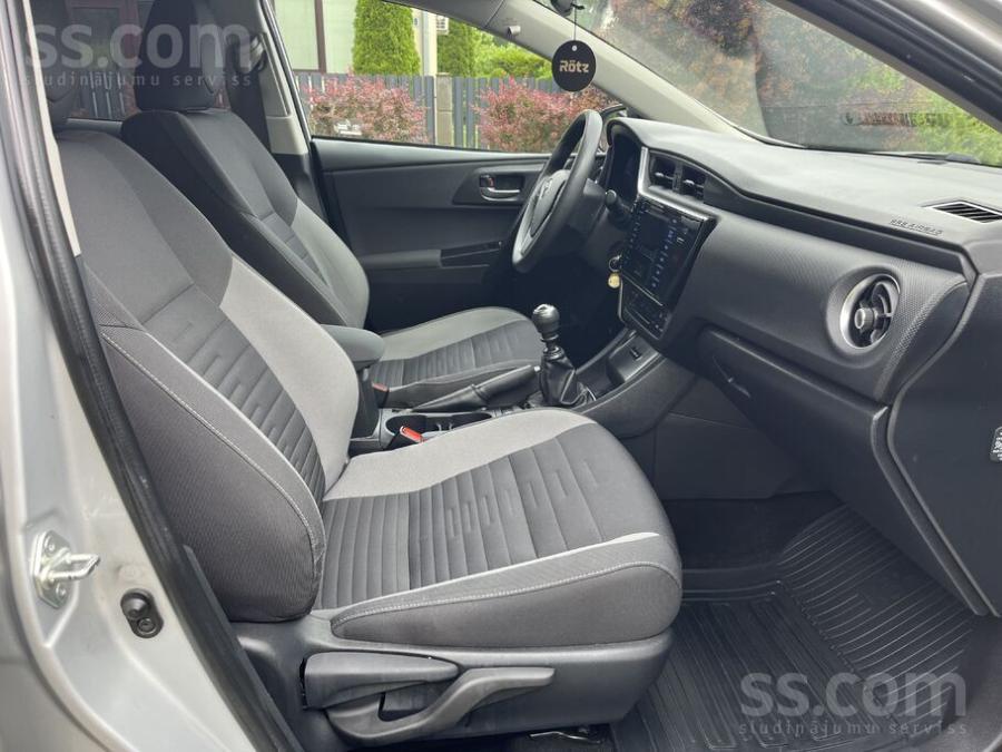 Toyota Auris 2018 in Riga, with an engine capacity of 1.40 L and mileage of 171 thousand km for 6950 €, photo 10 on AUTOMOTO.COM.LV