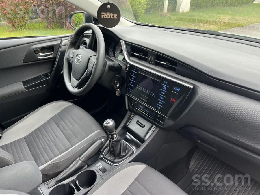 Toyota Auris 2018 in Riga, with an engine capacity of 1.40 L and mileage of 171 thousand km for 6950 €, photo 11 on AUTOMOTO.COM.LV