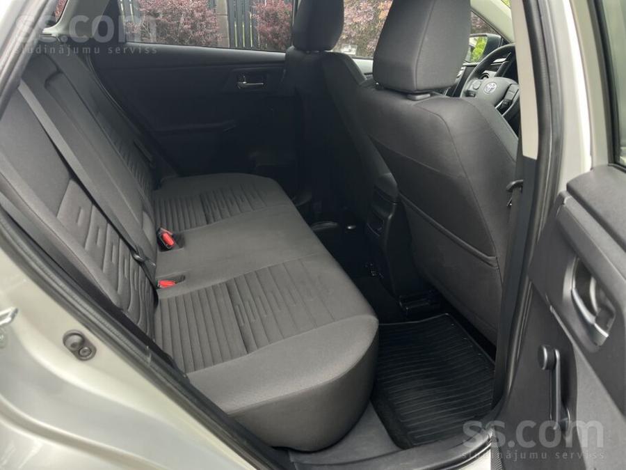 Toyota Auris 2018 in Riga, with an engine capacity of 1.40 L and mileage of 171 thousand km for 6950 €, photo 13 on AUTOMOTO.COM.LV