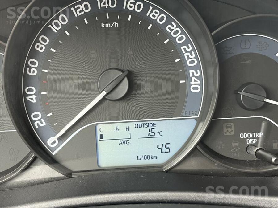 Toyota Auris 2018 in Riga, with an engine capacity of 1.40 L and mileage of 171 thousand km for 6950 €, photo 18 on AUTOMOTO.COM.LV