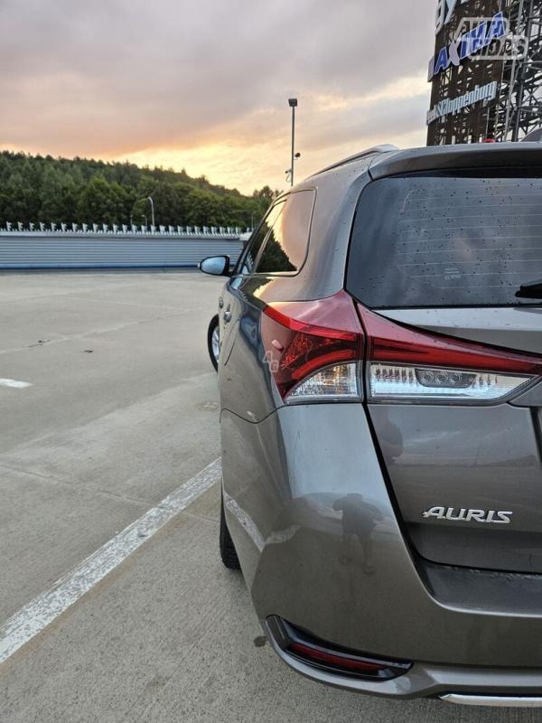 Toyota Auris 2018 in Vilnius, with an engine capacity of 1.80 L and mileage of 259 thousand km for 10350 €, photo 5 on AUTOMOTO.COM.LV