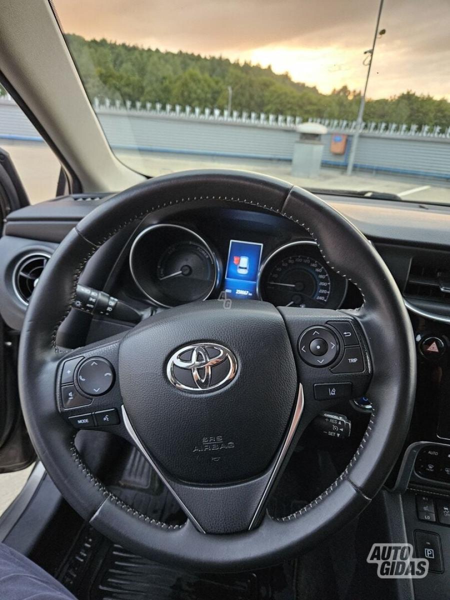 Toyota Auris 2018 in Vilnius, with an engine capacity of 1.80 L and mileage of 259 thousand km for 10350 €, photo 8 on AUTOMOTO.COM.LV