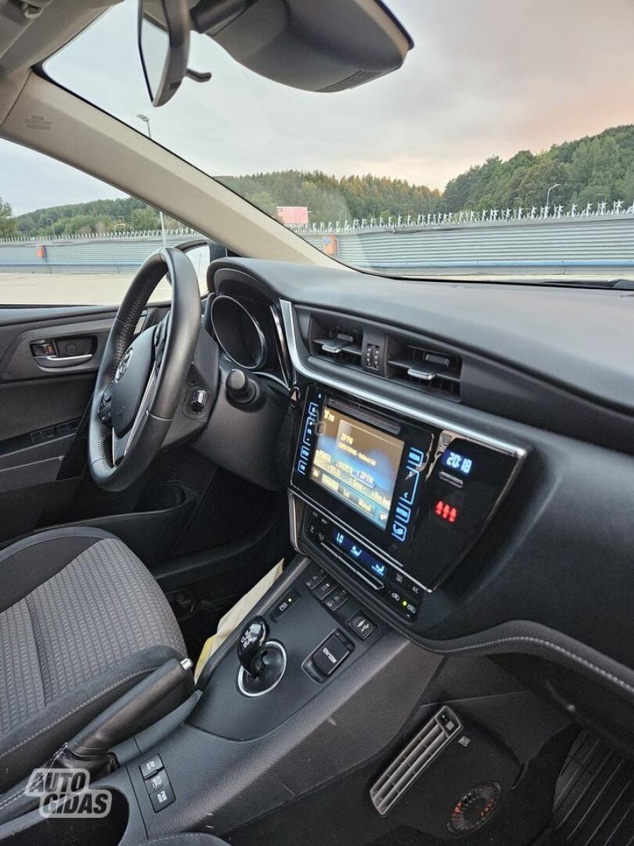 Toyota Auris 2018 in Vilnius, with an engine capacity of 1.80 L and mileage of 259 thousand km for 10350 €, photo 9 on AUTOMOTO.COM.LV