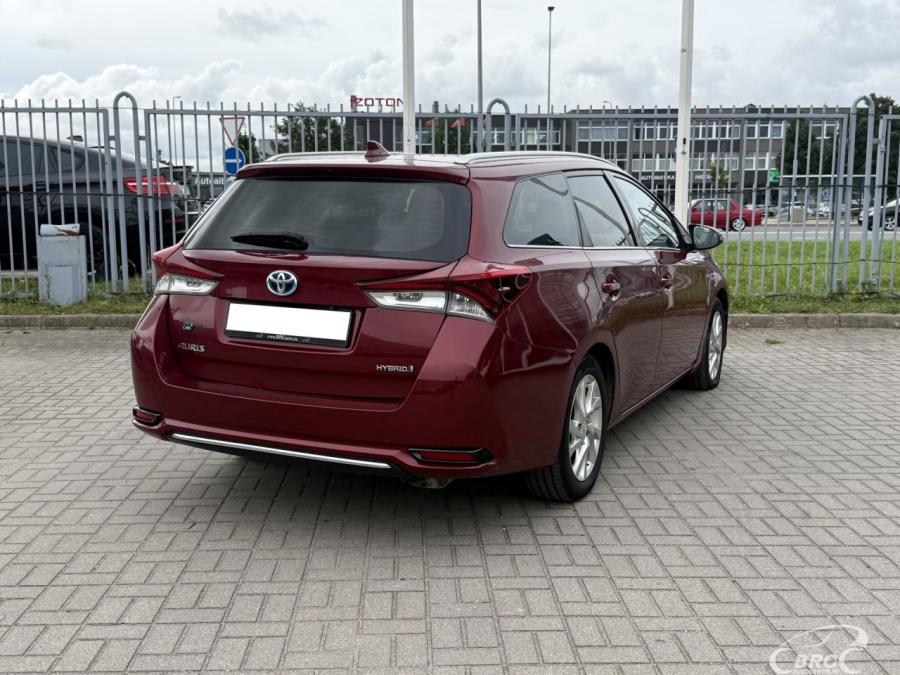 Toyota Auris 2018 in Klaipeda, with an engine capacity of 1.80 L and mileage of 241 thousand km for 8900 €, photo 3 on AUTOMOTO.COM.LV