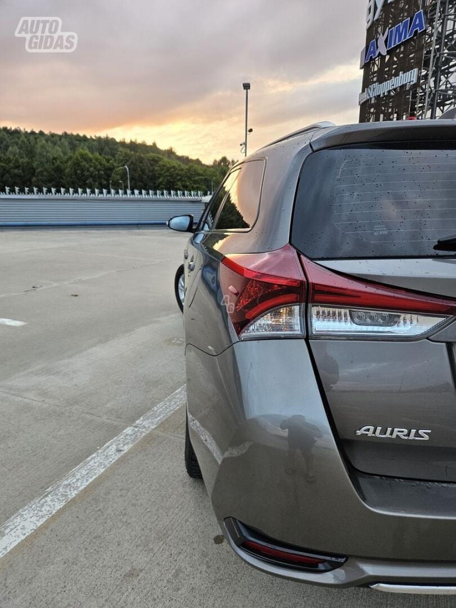 Toyota Auris 2018 in Vilnius, with an engine capacity of 1.80 L and mileage of 259 thousand km for 9999 €, photo 10 on AUTOMOTO.COM.LV