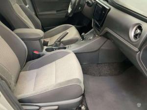 Toyota Auris 2018 in Vilnius, with an engine capacity of 1.80 L and mileage of 200 thousand km for 12999 €, photo 4 on AUTOMOTO.COM.LV