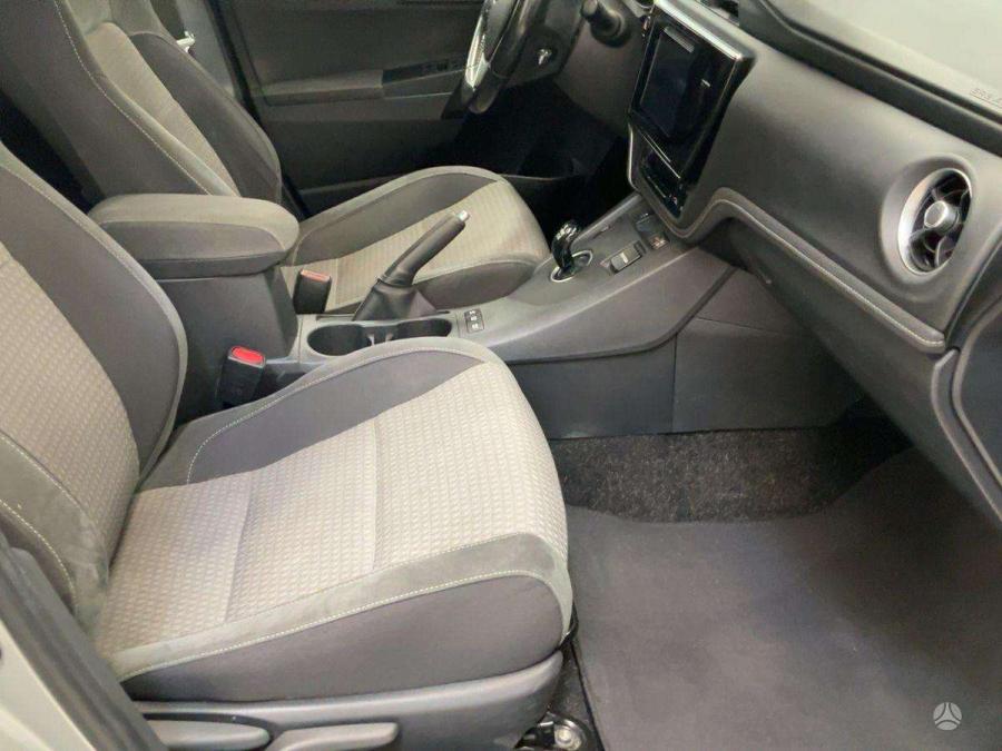 Toyota Auris 2018 in Vilnius, with an engine capacity of 1.80 L and mileage of 200 thousand km for 12999 €, photo 4 on AUTOMOTO.COM.LV