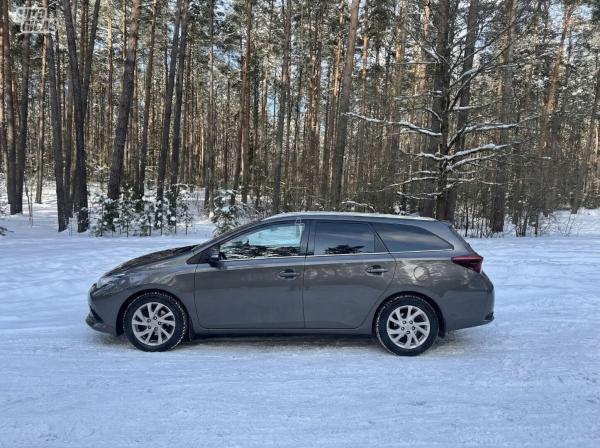 Toyota Auris 2019 in Klaipeda, with an engine capacity of 1.60 L and mileage of 112 thousand km for 14555 €, photo 2 on AUTOMOTO.COM.LV