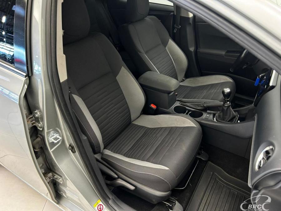Toyota Auris 2019 in Vilnius, with an engine capacity of 1.60 L and mileage of 114 thousand km for 10900 €, photo 6 on AUTOMOTO.COM.LV
