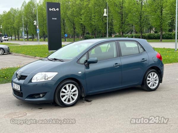 Violets Toyota Auris 2007 Narva, ar dzinēja tilpumu 2.00 L un nobraukumu 375 tūkst. km par 2499 €, foto 1 vietnē AUTOMOTO.COM.LV