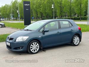 Violets Toyota Auris 2007 Narva, ar dzinēja tilpumu 2.00 L un nobraukumu 375 tūkst. km par 2499 €, foto  vietnē AUTOMOTO.COM.LV