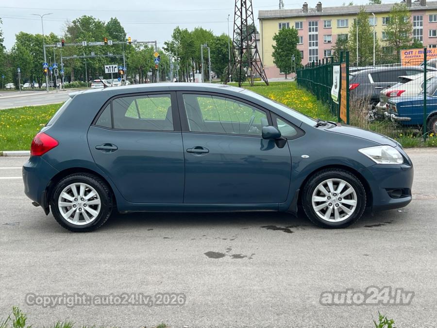 Violets Toyota Auris 2007 Narva, ar dzinēja tilpumu 2.00 L un nobraukumu 375 tūkst. km par 2499 €, foto 5 vietnē AUTOMOTO.COM.LV