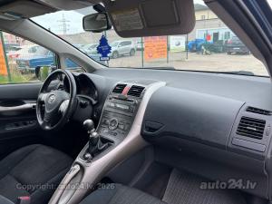 Violets Toyota Auris 2007 Narva, ar dzinēja tilpumu 2.00 L un nobraukumu 375 tūkst. km par 2499 €, foto 17 vietnē AUTOMOTO.COM.LV