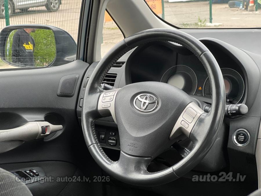 Violets Toyota Auris 2007 Narva, ar dzinēja tilpumu 2.00 L un nobraukumu 375 tūkst. km par 2499 €, foto 19 vietnē AUTOMOTO.COM.LV
