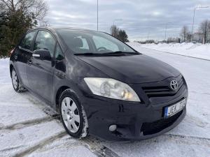 Violet Toyota Auris 2010 in Siauliai, with an engine capacity of 1.36 L and mileage of 322 thousand km for 2450 €, photo 7 on AUTOMOTO.COM.LV