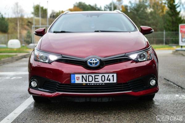 Violet Toyota Auris 2018 in Kretinga, with an engine capacity of 1.80 L and mileage of 226 thousand km for 8650 €, photo 2 on AUTOMOTO.COM.LV