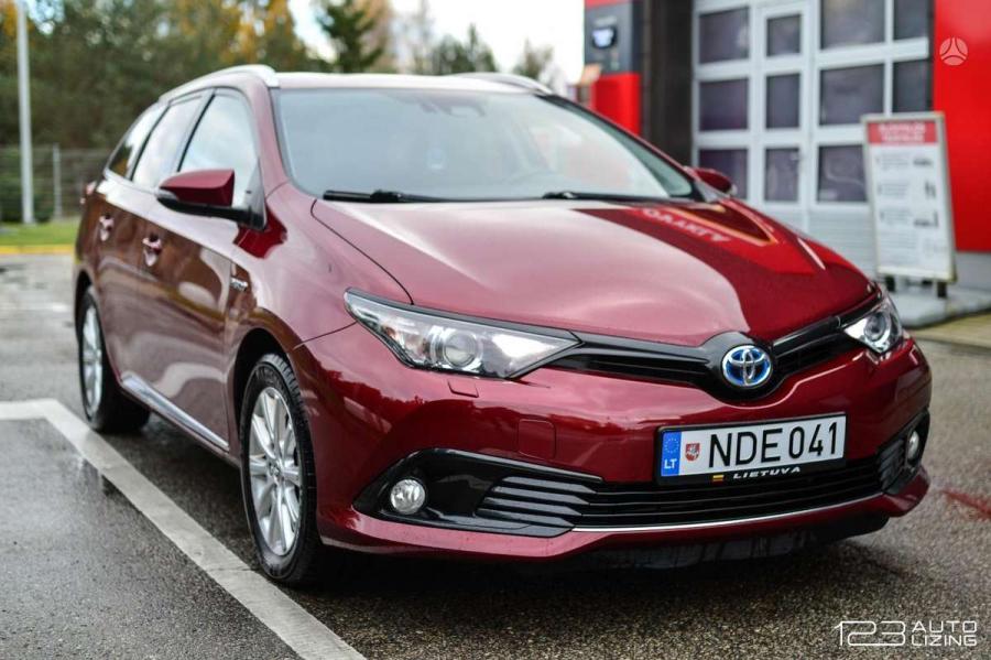 Violet Toyota Auris 2018 in Kretinga, with an engine capacity of 1.80 L and mileage of 226 thousand km for 8650 €, photo 3 on AUTOMOTO.COM.LV