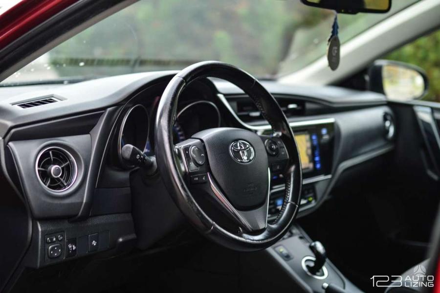 Violet Toyota Auris 2018 in Kretinga, with an engine capacity of 1.80 L and mileage of 226 thousand km for 8650 €, photo 17 on AUTOMOTO.COM.LV