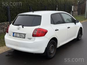 White Toyota Auris 2007 in Riga, with an engine capacity of 1.40 L and mileage of 431 thousand km for 1190 €, photo 3 on AUTOMOTO.COM.LV