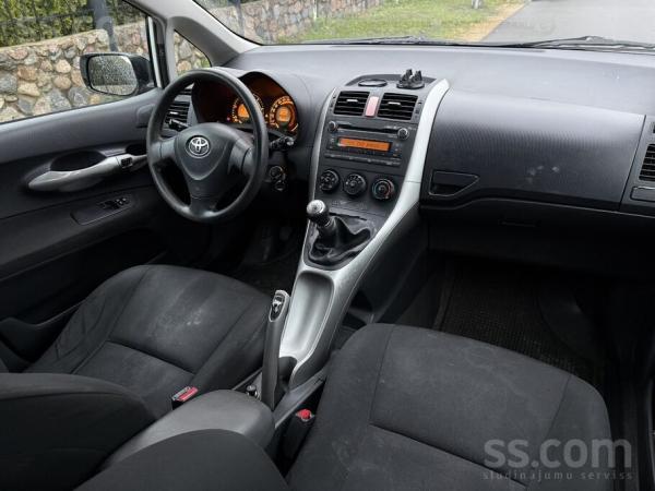 Balts Toyota Auris 2007 Rīga, ar dzinēja tilpumu 1.40 L un nobraukumu 431 tūkst. km par 1190 €, foto 6 vietnē AUTOMOTO.COM.LV