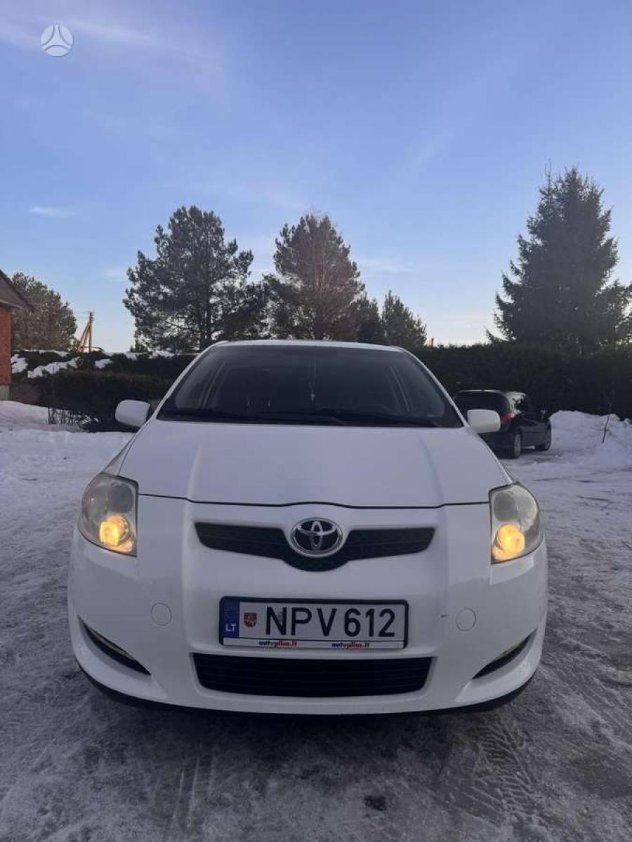 Balts Toyota Auris 2007 Šilutė, ar dzinēja tilpumu 1.40 L un nobraukumu 289 tūkst. km par 1800 €, foto 1 vietnē AUTOMOTO.COM.LV