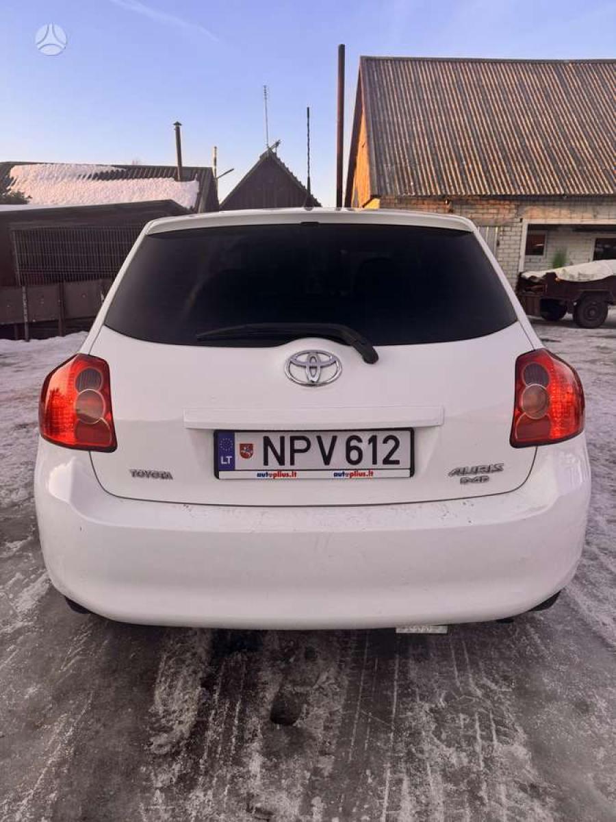 Balts Toyota Auris 2007 Šilutė, ar dzinēja tilpumu 1.40 L un nobraukumu 289 tūkst. km par 1800 €, foto 2 vietnē AUTOMOTO.COM.LV