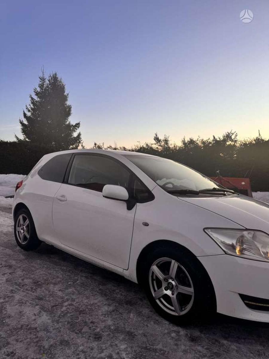 Balts Toyota Auris 2007 Šilutė, ar dzinēja tilpumu 1.40 L un nobraukumu 289 tūkst. km par 1800 €, foto 4 vietnē AUTOMOTO.COM.LV