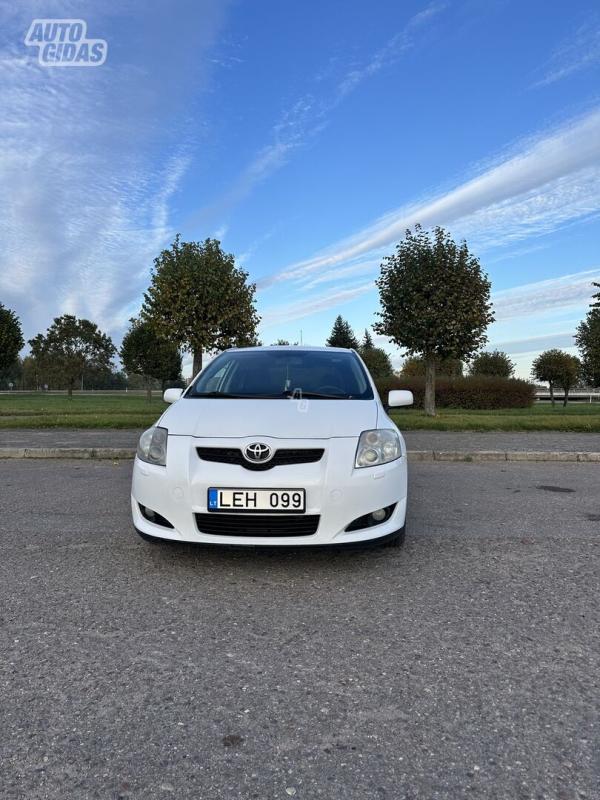 White Toyota Auris 2007 in Kaunas, with an engine capacity of 2.00 L and mileage of 265 thousand km for 1800 €, photo 3 on AUTOMOTO.COM.LV
