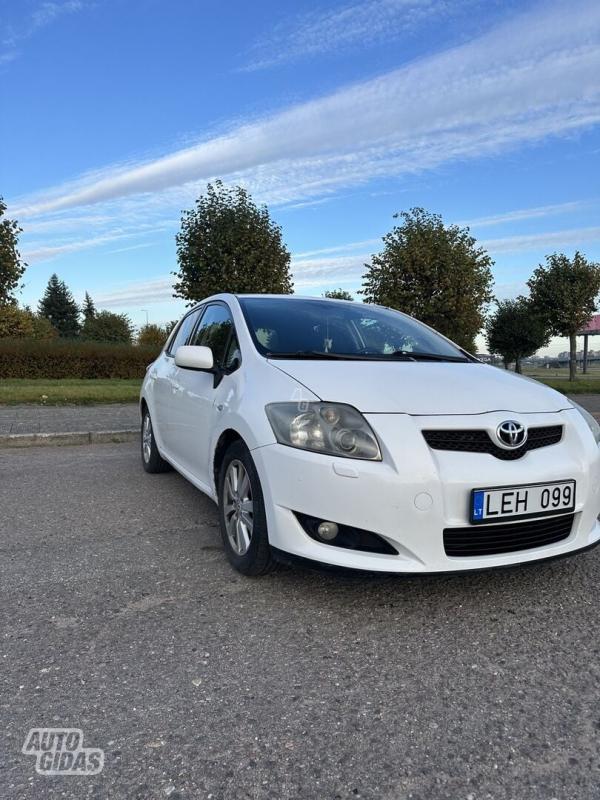 White Toyota Auris 2007 in Kaunas, with an engine capacity of 2.00 L and mileage of 265 thousand km for 1800 €, photo 4 on AUTOMOTO.COM.LV