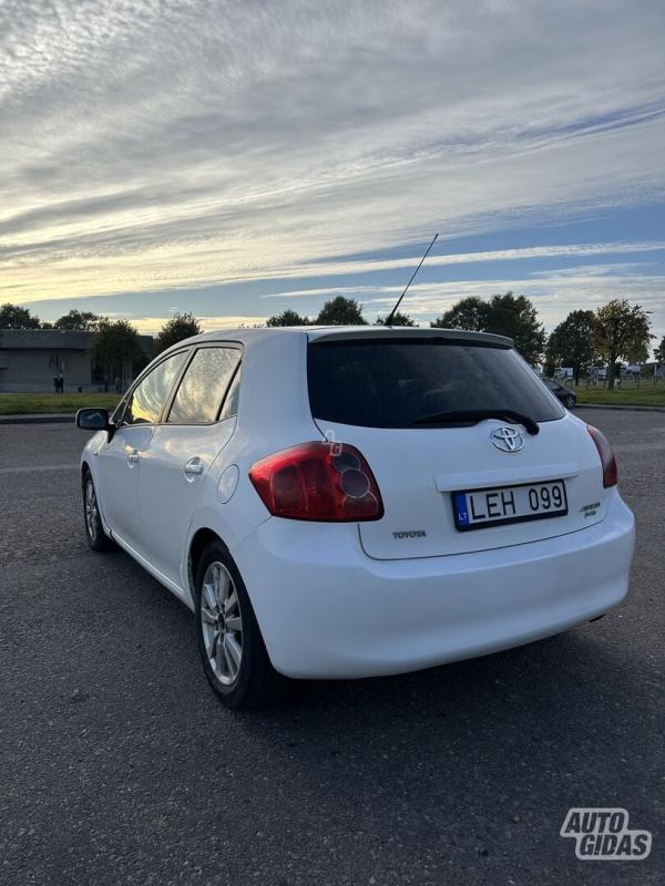 White Toyota Auris 2007 in Kaunas, with an engine capacity of 2.00 L and mileage of 265 thousand km for 1800 €, photo 5 on AUTOMOTO.COM.LV