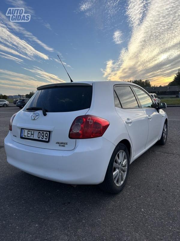 White Toyota Auris 2007 in Kaunas, with an engine capacity of 2.00 L and mileage of 265 thousand km for 1800 €, photo 6 on AUTOMOTO.COM.LV
