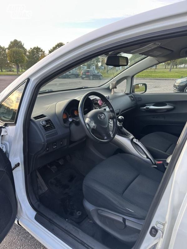 White Toyota Auris 2007 in Kaunas, with an engine capacity of 2.00 L and mileage of 265 thousand km for 1800 €, photo 8 on AUTOMOTO.COM.LV
