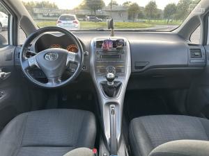 Balts Toyota Auris 2007 Kauņa, ar dzinēja tilpumu 2.00 L un nobraukumu 265 tūkst. km par 1800 €, foto 9 vietnē AUTOMOTO.COM.LV
