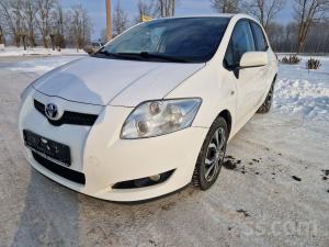 Balts Toyota Auris 2008 Ogre, ar dzinēja tilpumu 2.00 L un nobraukumu 205 tūkst. km par 3970 €, foto  vietnē AUTOMOTO.COM.LV