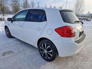 White Toyota Auris 2008 in Ogre, with an engine capacity of 2.00 L and mileage of 205 thousand km for 3970 €, photo 4 on AUTOMOTO.COM.LV