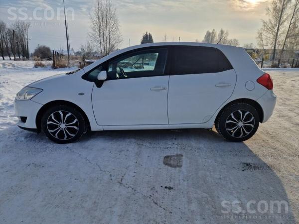 White Toyota Auris 2008 in Ogre, with an engine capacity of 2.00 L and mileage of 205 thousand km for 3970 €, photo 6 on AUTOMOTO.COM.LV