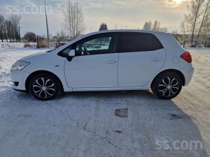 White Toyota Auris 2008 in Ogre, with an engine capacity of 2.00 L and mileage of 205 thousand km for 3970 €, photo 6 on AUTOMOTO.COM.LV