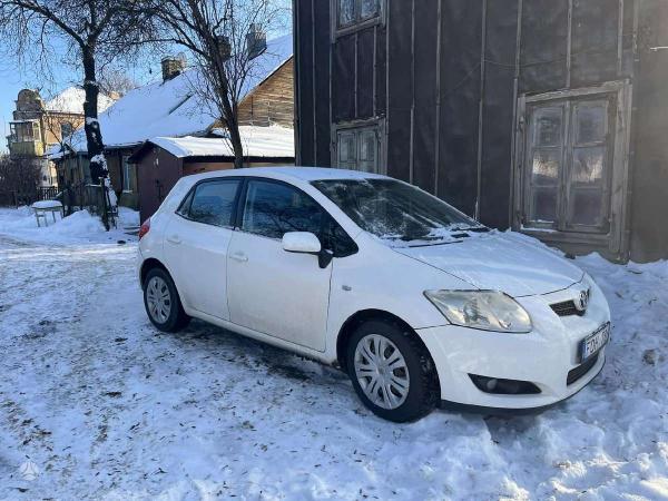 Balts Toyota Auris 2008 Viļņa, ar dzinēja tilpumu 1.36 L un nobraukumu 205 tūkst. km par 1450 €, foto 3 vietnē AUTOMOTO.COM.LV